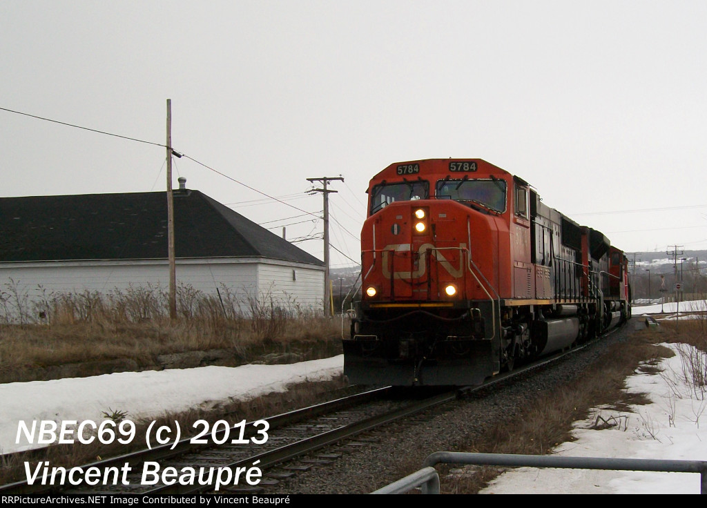 CN 5784 on the 403 West
